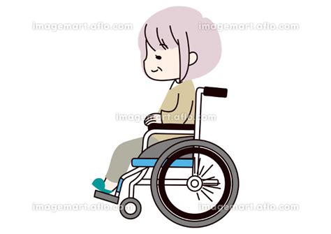 真横から見た車椅子のシニア女性のイラスト素材 221191968 イメージマート