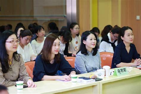 关注人文主题 聚焦语文要素 实施单元教学 ——线上线下教学融合课例研究暨教院附小教研组活动展示