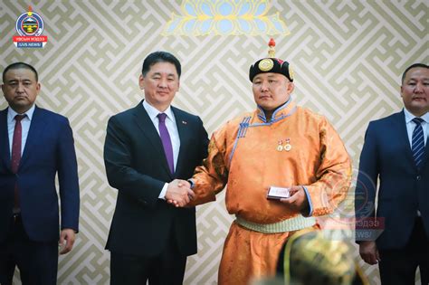 МУГЖ С Жавхланд Ардын жүжигчин цол Дархан аварга Н Батсуурьд Гавьяат тамирчин цол олголоо Isee Mn