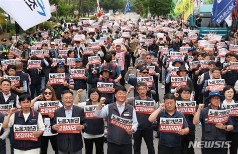 성인 10명 중 8명 근로기준법 적용 확대해야노조도 필요