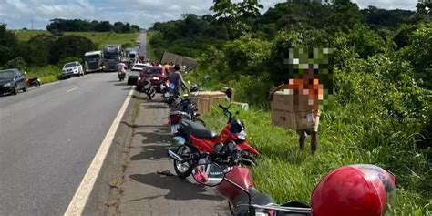 Motorista De Ambulância é Flagrado Saqueando Carga De Caminhão Após