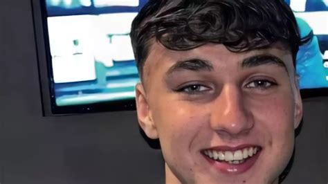 People Flooded With Job Offers After Tiktoker Shares Chatgpt Hack To