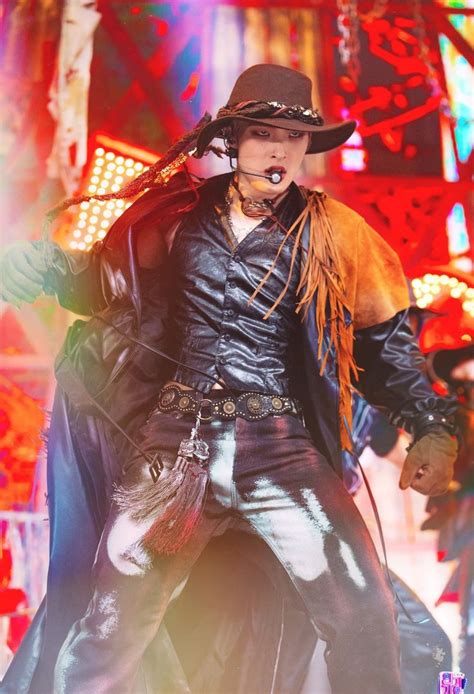 Song Mingi Chicos Famosos Moda Ropa Hombre Arte Del Cuerpo