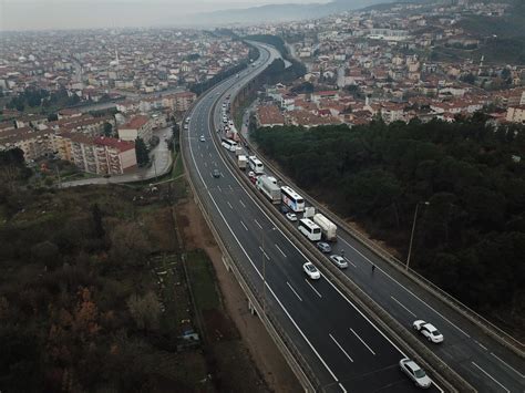 TEM Otoyolu Kocaeli geçişinde zincirleme kaza Yaralılar var