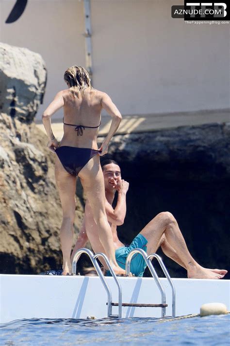 Sienna Miller Sexy Seen Showing Off Her Hot Body In A Skimpy Little