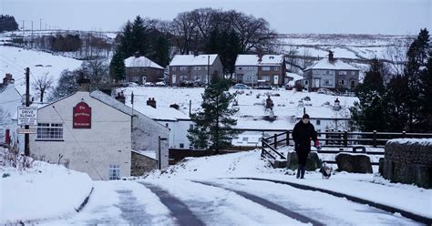 Uk Weather Forecast Heavy Snow To Fall For Days As Britain Battered By