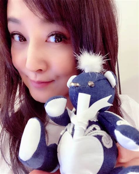 藤原紀香さんのインスタグラム写真 藤原紀香instagram「お馴染み たくさんの動物たちのシリーズが溢れるミナ・タン・チャーム ️