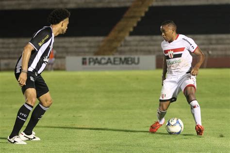 Lateral do Botafogo SP fala em jogar por dignidade na Série B botafogo sp ge