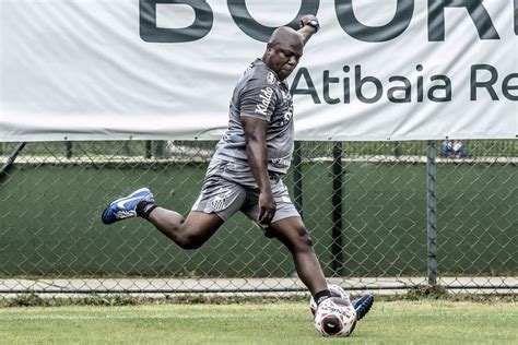 Preparador De Goleiros Do Santos Nega Racismo De Sampaoli Técnico Do