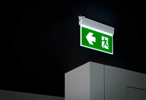 Photo Libre De Droit De Panneau De Sortie De Secours Panneau