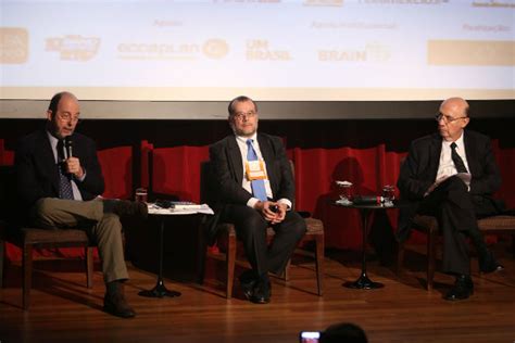 Ex presidentes do Banco Central criticam alta carga tributária em debate