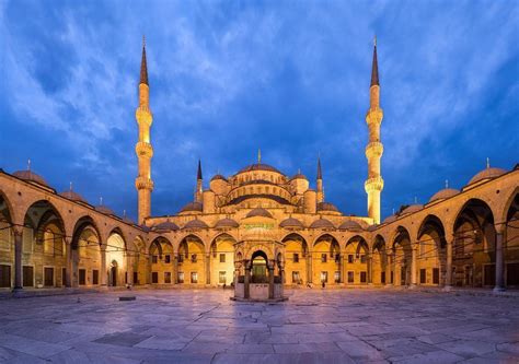 🕌 Top 10 Countries With The Most Mosques 1 🇮🇩 Indonesia 800000 2