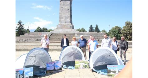 Държавата мести Паметника на Съветската армия Мая и бранители бдят на
