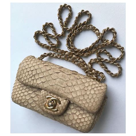 Classique Chanel Mini sac à rabat intemporel en python luxueux Cuir