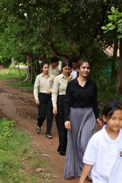 អ្នកម៉ែ និងចាស្មីន បាននាំយកអំណោយ Jasmine Leng Navatra