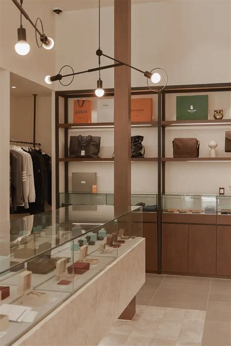 모던하고 고급스러운 14평 중고명품샵 인테리어 수원 광교 모던하고 고급스러운 14평 중고명품샵 인테리어 수원 광교