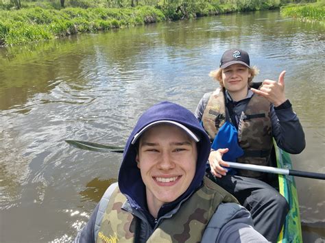 Hokeiści na wodzie Warta spływ kajakowy Szkoła Mistrzostwa Sportowego Polskiego Związku