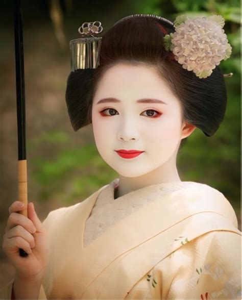 Before Applying A Geisha Puts On A Layer Of Wax Called Bintsuke Abura