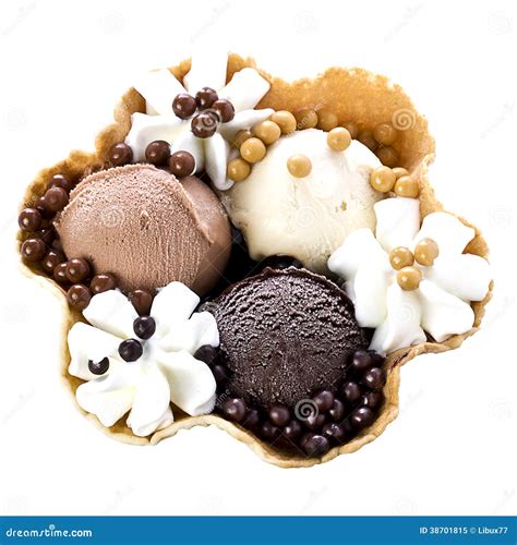 Мороженое шоколада с сливк в шаре Waffle Стоковое Изображение