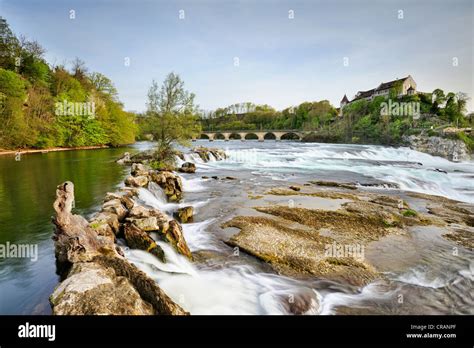 Chutes du rhin de schaffhouse Banque de photographies et dimages à haute résolution Alamy
