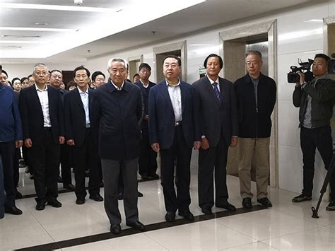 全国政协副主席、九三学社中央常务副主席邵鸿出席许德珩先生铜像落成揭幕仪式山东华艺雕塑艺术股份有限公司