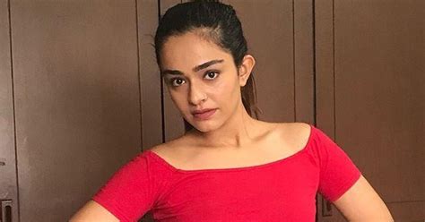 CELEBRITY PICS Apoorva Arora Hot Navel Ring