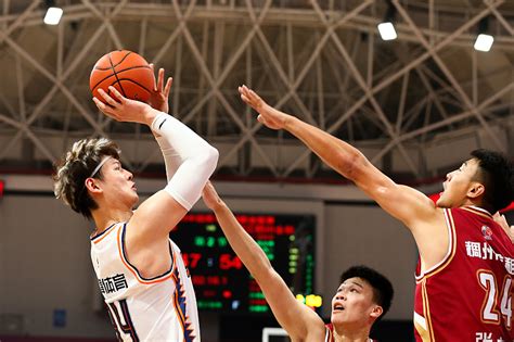 Cba 上海男篮下半场崩盘惨败浙江，李春江坦言球队磨合不够体育 文汇网