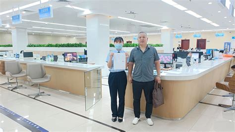 【保持“拼抢实”·奋进“五十强” 聚焦八大行动之优化环境】办事群众点赞“最多跑一次”大冶市人民政府