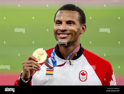 Andre De Grasse Of Canada Shows Off His Gold Medal For The Men‚Äôs 200m