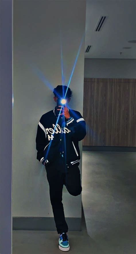 Pin by اوس on حك شباب Best poses for photography Photography poses for men Couples poses for