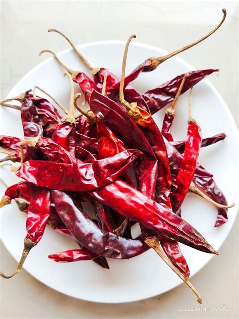 พริกแห้ง 300 กรัม พริกแห้งเม็ดใหญ่ เผ็ดน้อย พริกแห้งเม็ดใหญ่ ให้สีสัน