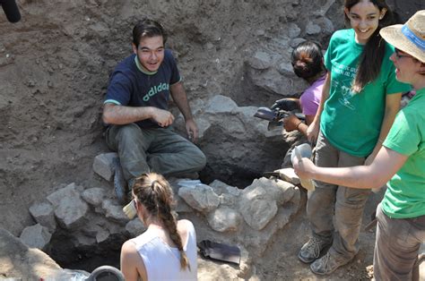 La Campaña De Excavaciones Arqueológicas En La Necrópolis Del
