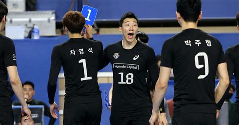 현대캐피탈 한국전력 꺾고 2위 탈환흥국생명 1위 굳히기종합