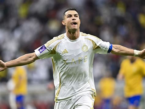 Cristiano Ronaldo Život Plat A Slavné Přestupy