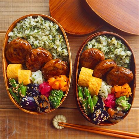 Chikaさんはinstagramを利用しています 「今日のお弁当🍱 パセリの混ぜご飯ときんぴらつくねのっけおべんでおはようございます♡