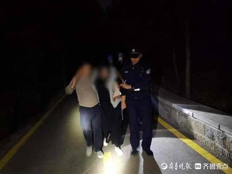 济南一女子爬山时突然晕倒，幸好有人路过报了警家人进行齐鲁