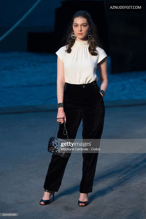 Anamaria Vartolomei Feet Aznudefeet