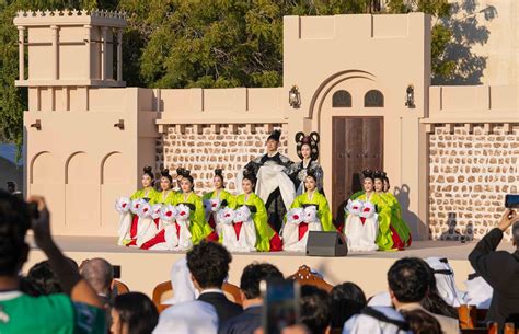 سلطان بن أحمد القاسمي يشهد حفل افتتاح النسخة 21 من أيام الشارقة