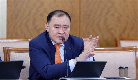 Л Гантөмөр Хамтарсан Засгийн газарт орж ажиллах бодлого гаргасан хүний хувьд намын даргын ажлаа