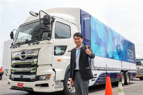 Isuzu Toyota Hino Suzuki Daihatsu ร่วมจัดแสดงรถยนต์ขนส่งมวลชนในไทย