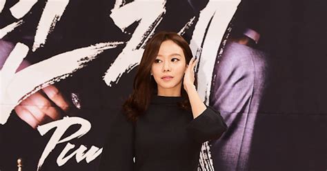 포토엔 김아중 우아함 돋보이는 블랙 원피스펀치