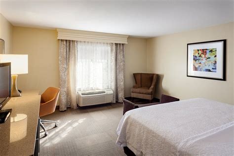 Hampton Inn And Suites Las Vegas Red Rocksummerlin Rooms Pictures
