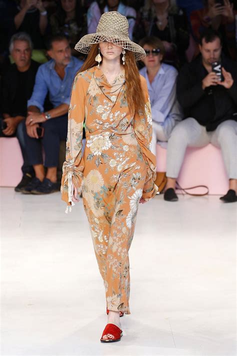 Etro Ready To Wear Fashion Show Collection Spring Summer 2019