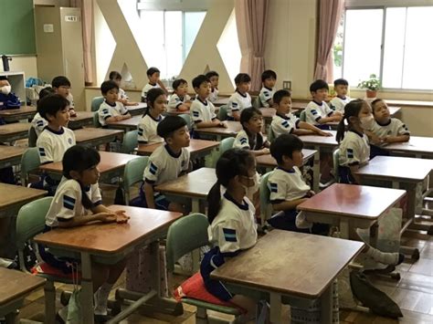 成田高等学校付属小学校ニュース保護者ボランティアによる読み聞かせ