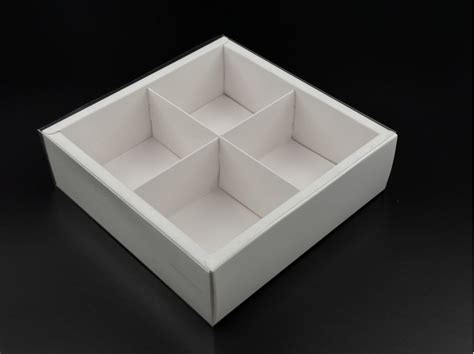 Збірні картонні коробки для подарунків Білий колір 16 5х16 5х5см