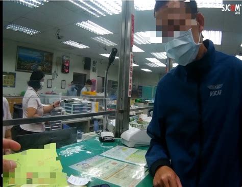 旗警與郵局行員聯手攔詐新台幣20萬元
