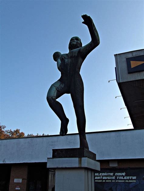 Zlín Socha Házenkářky Socha Turistikacz