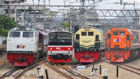 Akhir Tahun Ramainya Kereta Api Krl Jakarta Spesial Java Priority