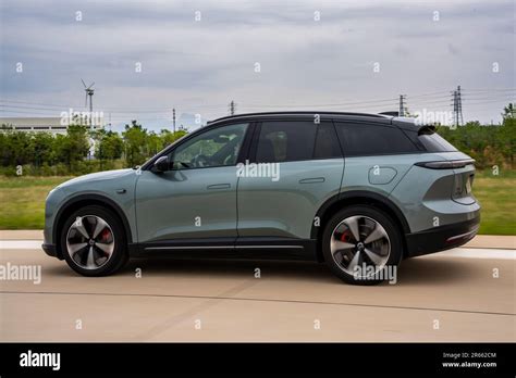 Second Generation Nio Es6 Being Driven Along The Runway Of Badaling