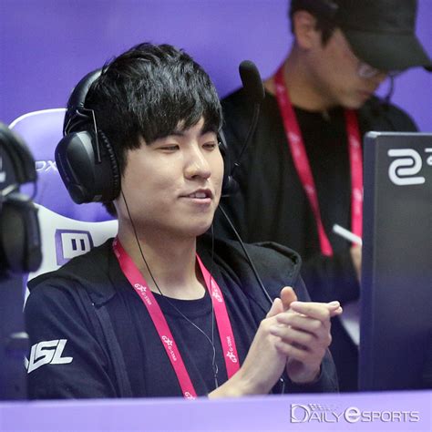 포토 올리모리그 우승 박수치는 어윤수 내가 우승이라니
